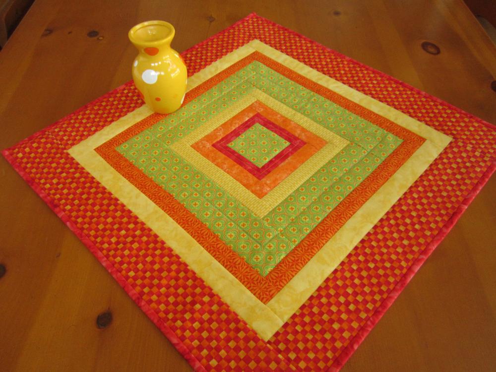 Quilted Table Topper Bright Squared on Luulla