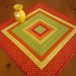 Quilted Table Topper Bright Squared on Luulla