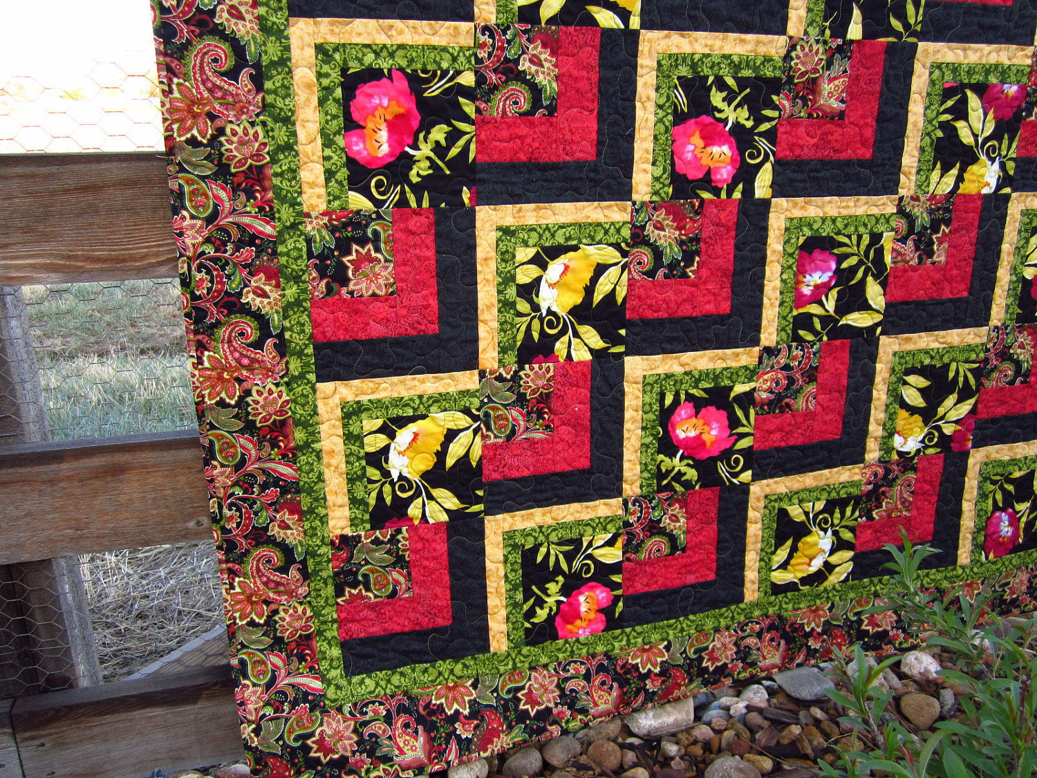 Bold And Beautiful Quilt on Luulla
