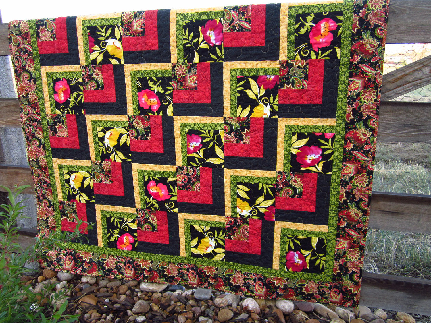 Bold And Beautiful Quilt on Luulla
