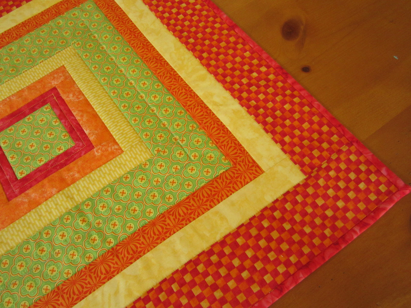 Quilted Table Topper Bright Squared on Luulla